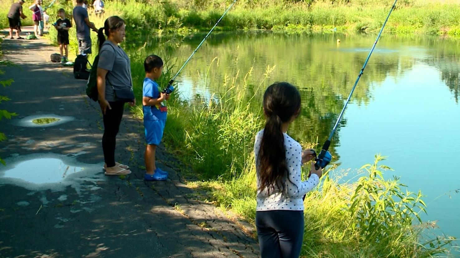Kids hit the water for Free Fishing Weekend | La Crosse | news8000.com