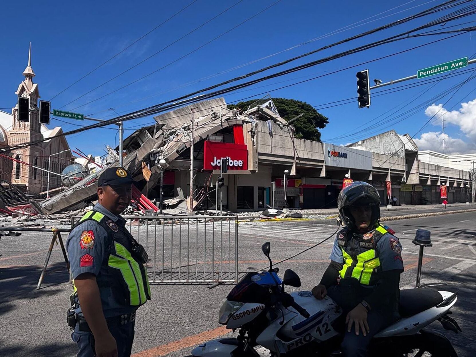 A 7.8 magnitude quake in the Philippines kills at least 32, collapses ...