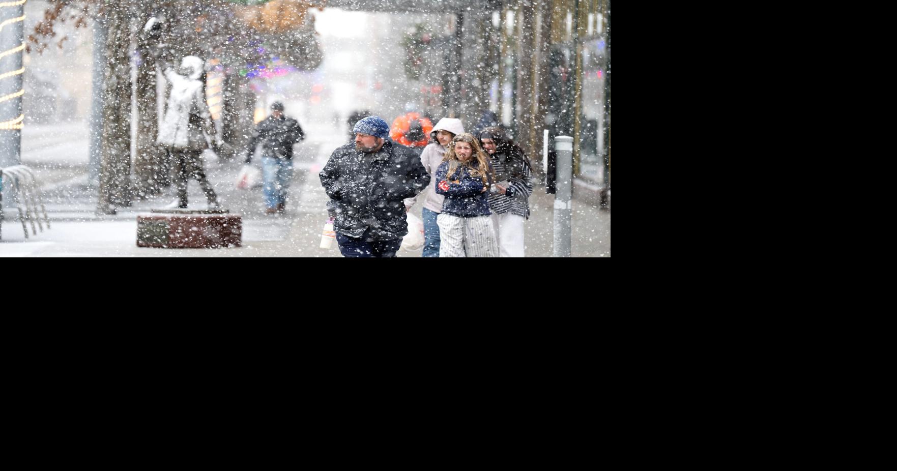 A bomb cyclone brings blizzards to the Midwest before turning east ...