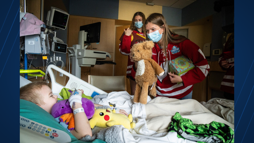 Wisconsin women's hockey team brings championship trophy to children's ...