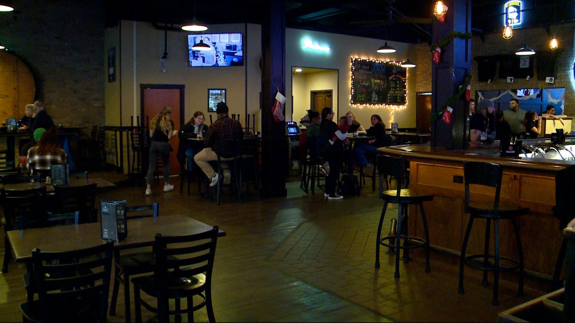 Local bars expect buzzing environment as fans gather for Packers vs ...