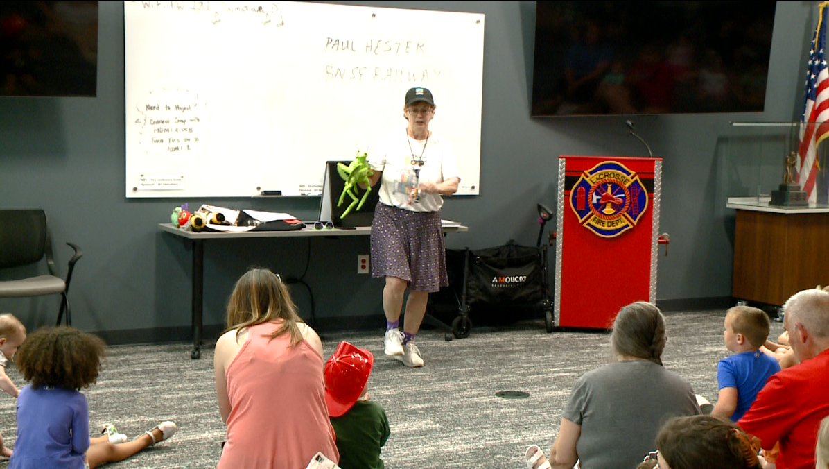 La Crosse Fire Station No. 4 hosts story time | La Crosse | news8000.com