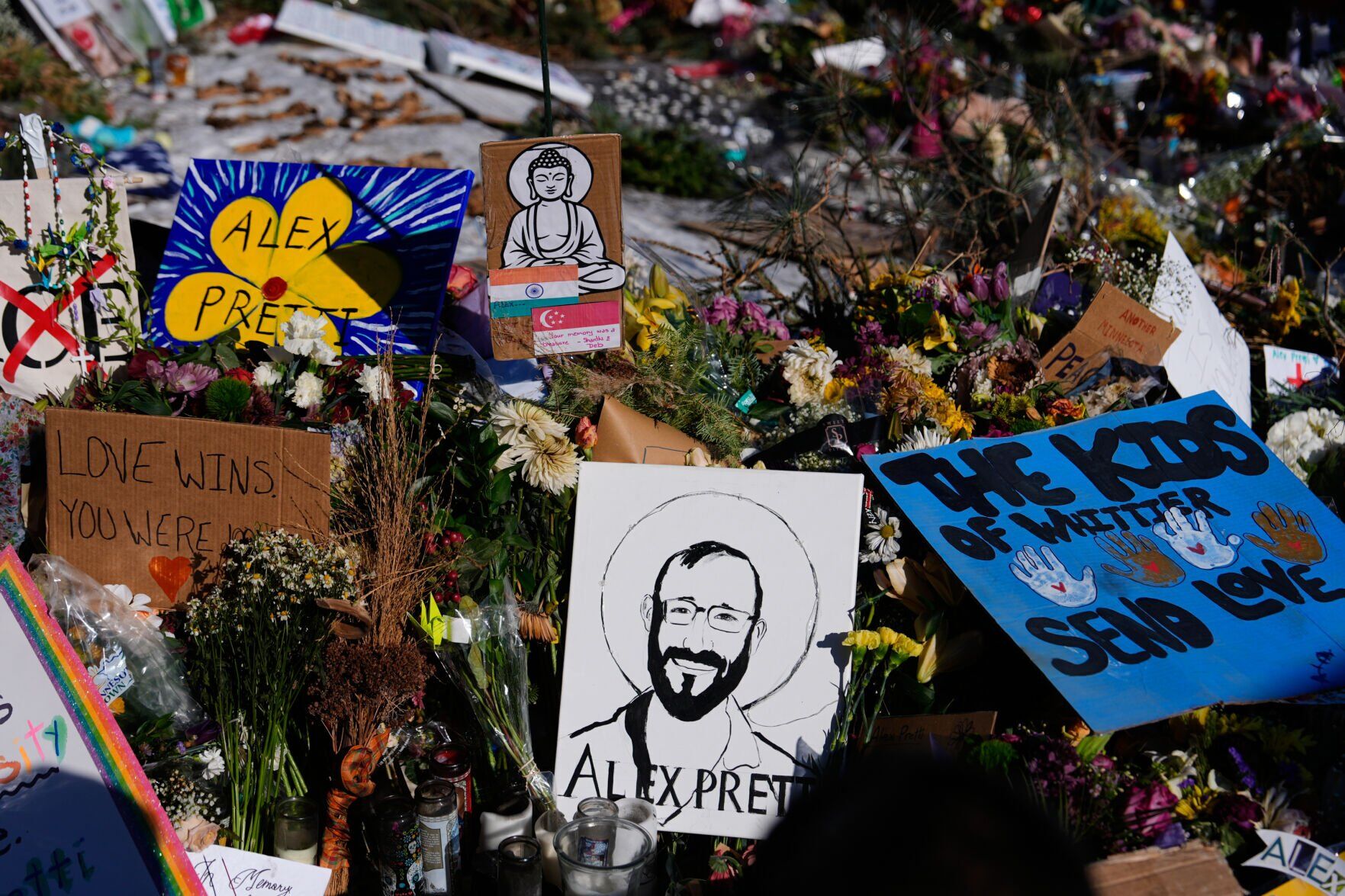 Family of Alex Pretti retains lawyers who helped prosecute the George ...