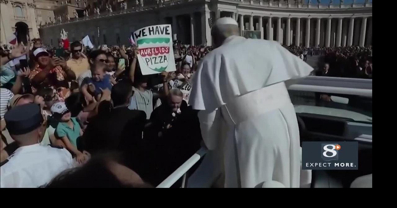 Pope gets a Chicago deep dish pizza | News | news8000.com