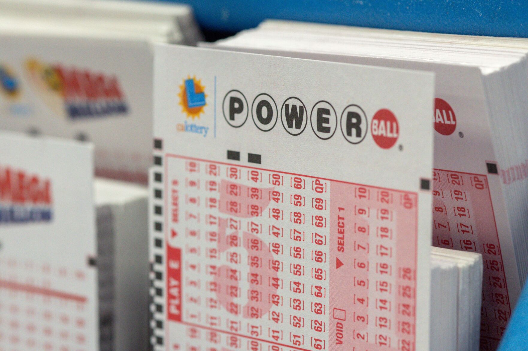 Powerball jackpot hits $1 billion after no Wednesday winner | National ...