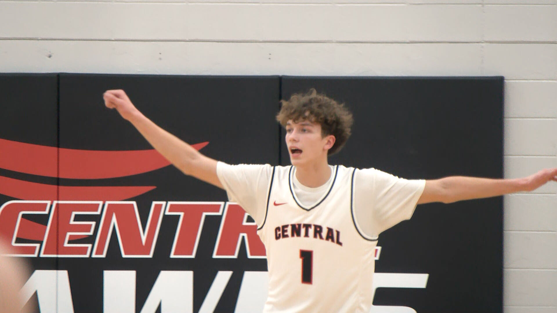 Riverhawks stifle Blugolds, cruise to 74-52 victory | La Crosse Central ...