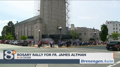 Hundreds show support for Father James Altman after viral video ...