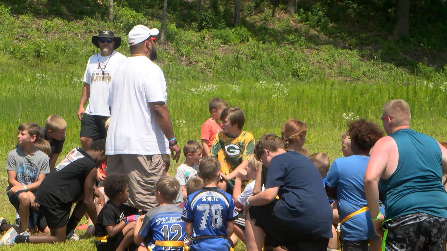 Packers great Gilbert Brown inspires youth through free football camp ...