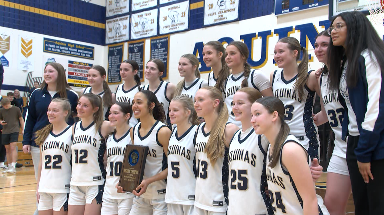 Blugolds win 10th consecutive regional championship | Aquinas Blugolds ...