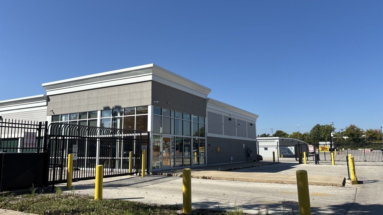 Detective recalls answering 911 call for 6 kids locked in storage ...