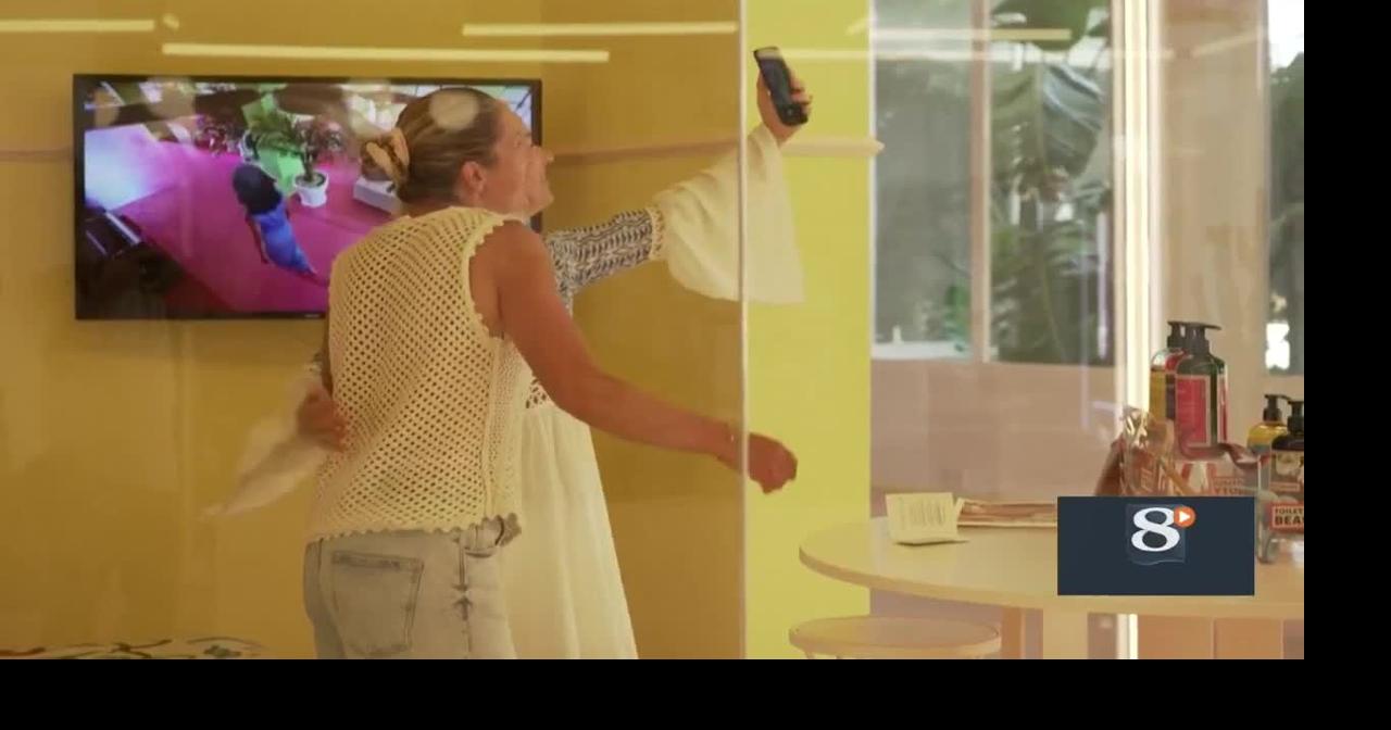 Free night in 'Zero Suite', the room with no privacy | News | news8000.com