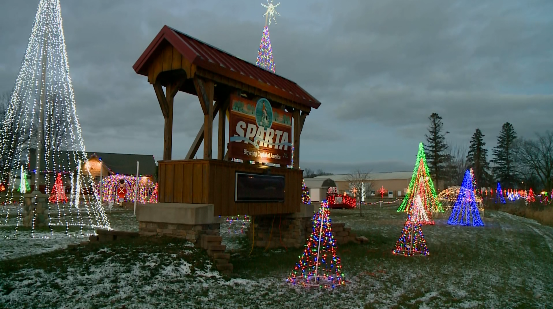 Sparta community lights up the night with Evans-Bosshard Park holiday ...