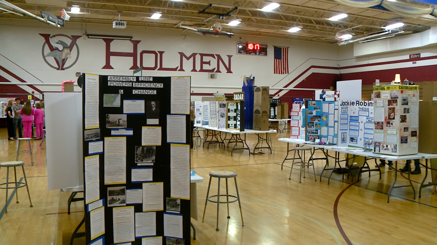 Holmen 8th Graders share their National History Day projects ...