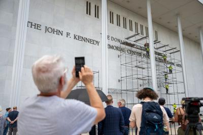 Kennedy Center misses judge’s deadline to remove Trump’s name from ...