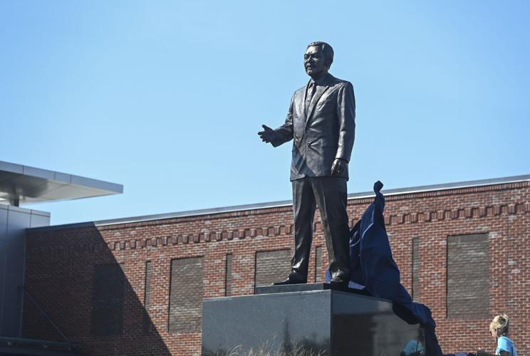 Statue unveiled honoring first Black mayor of Lynchburg
