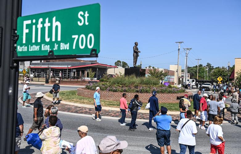 Statue unveiled honoring first Black mayor of Lynchburg