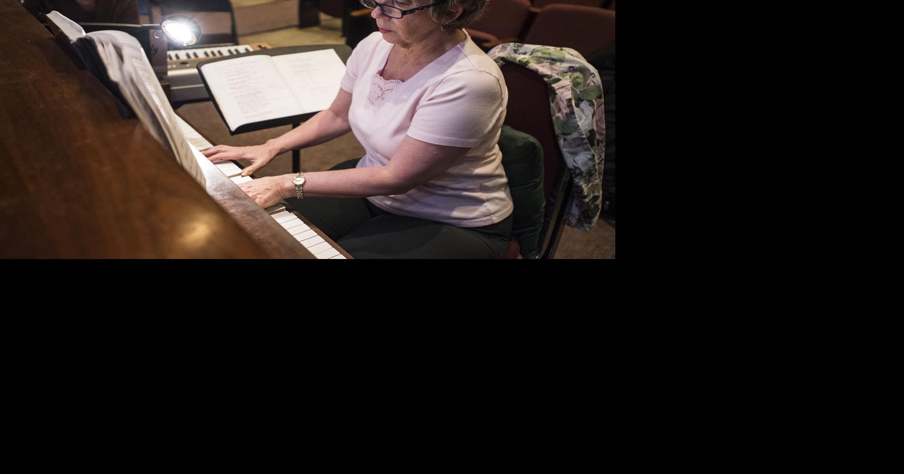 Students plan farewell performance for retiring music teacher