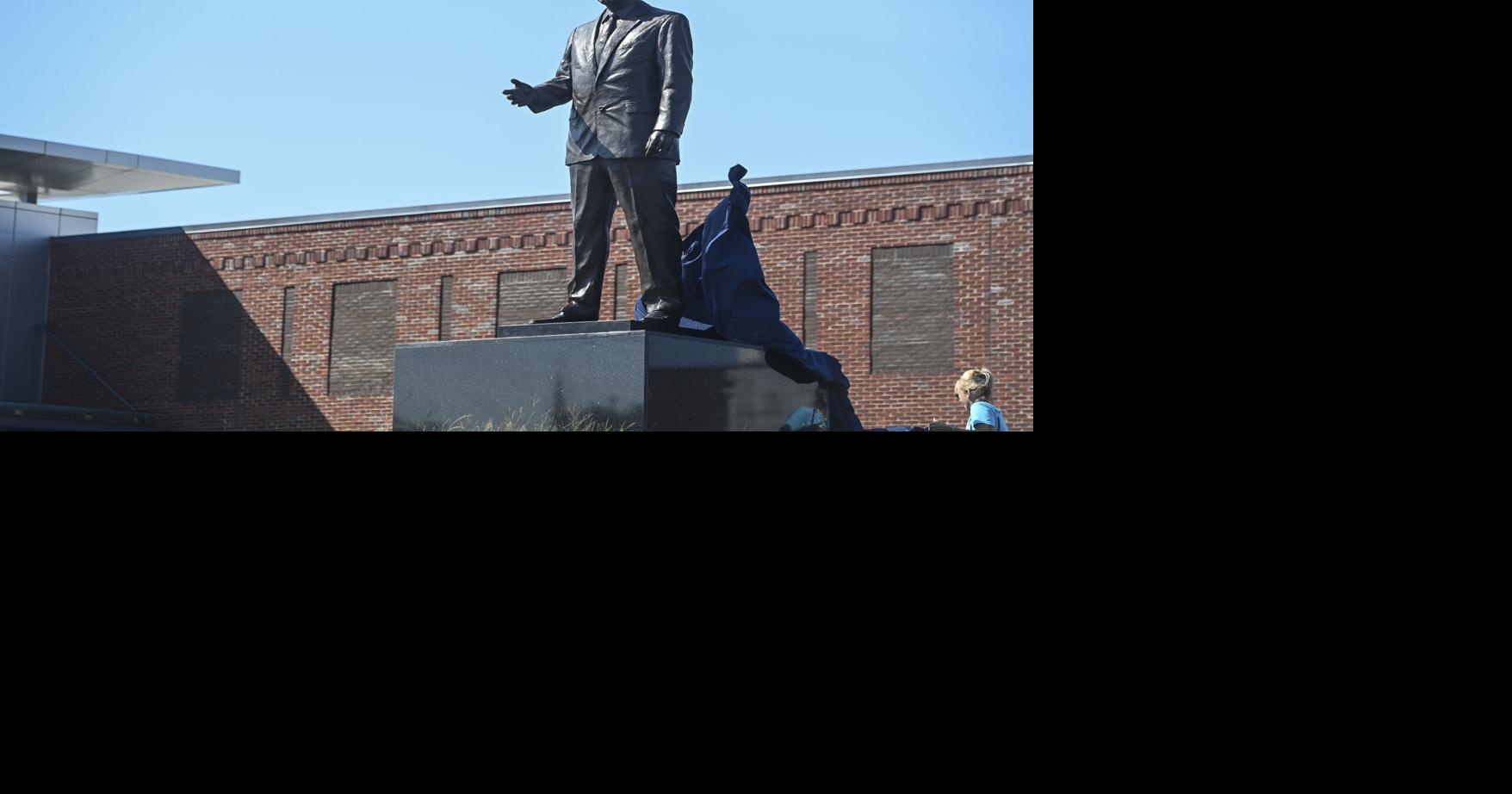 Statue unveiled honoring first Black mayor of Lynchburg