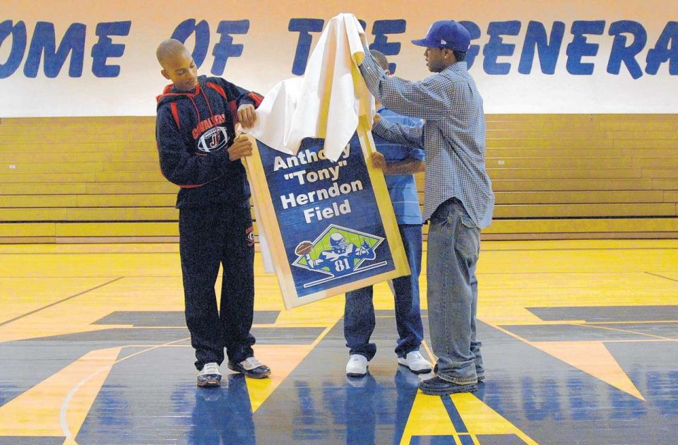 Late Campbell man honored with youth football field naming