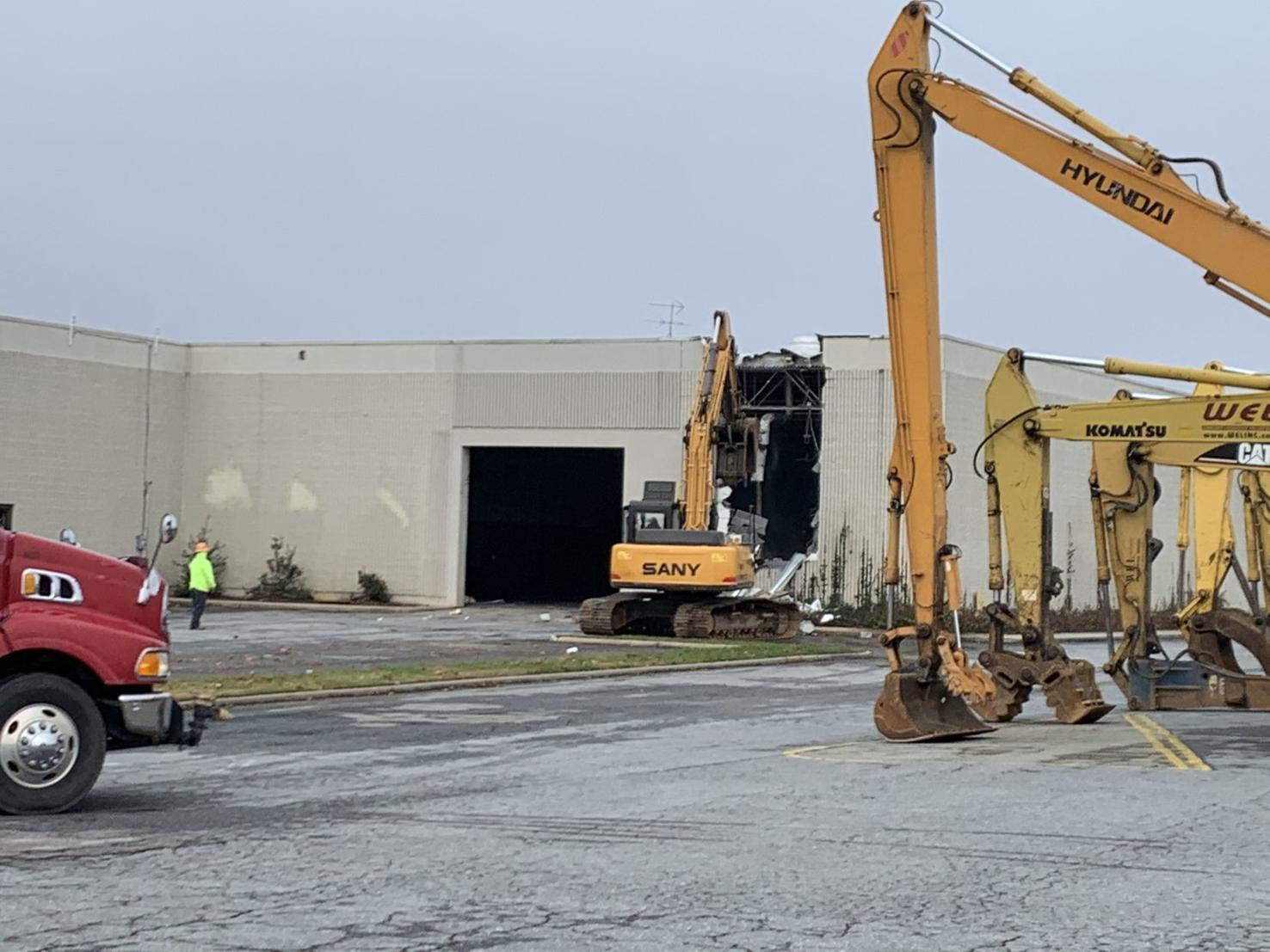 Demolition of former Sears building at River Ridge mall begins