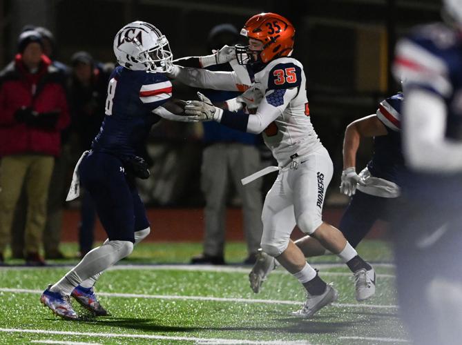 Davidson, known for offense, is showstopper on defense, too