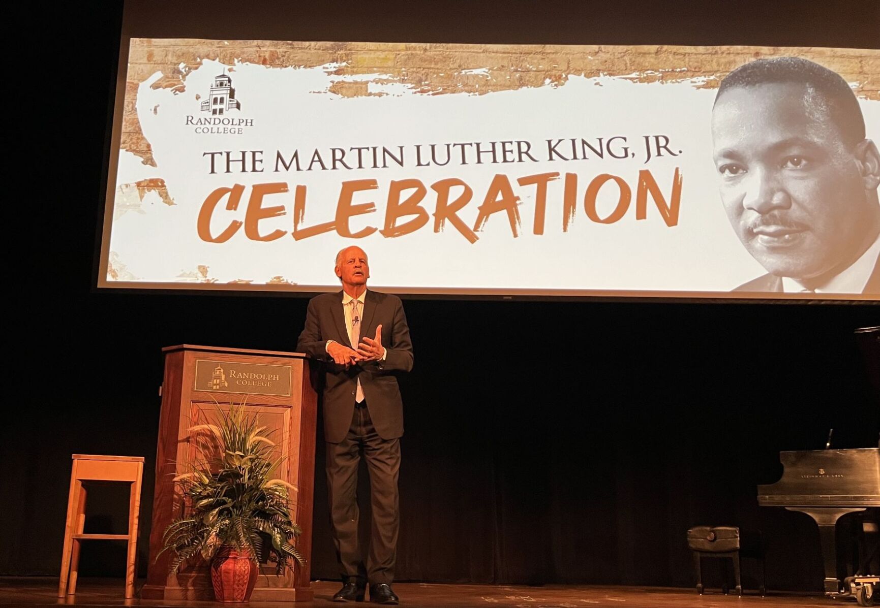 PHOTOS & VIDEO: Stedman Graham in Lynchburg
