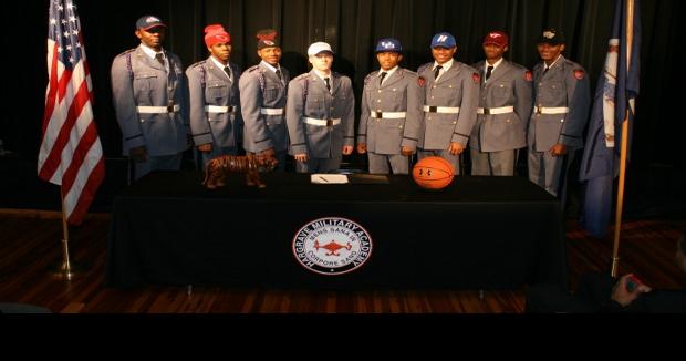 Hargrave post-graduate basketball program has eight sign college offers