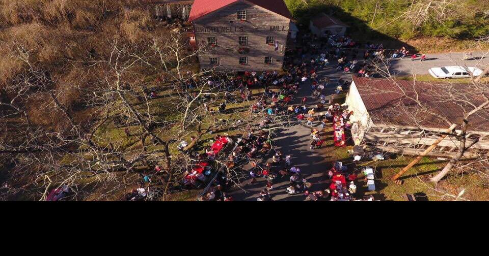 Brightwell's Mill holiday open house draws hundreds