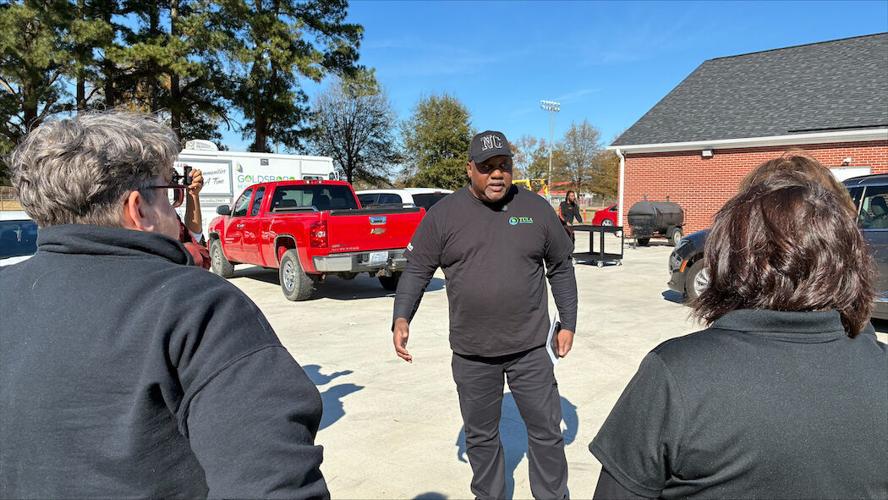 ADLA gives Thanksgiving meals to people in need | Local News ...