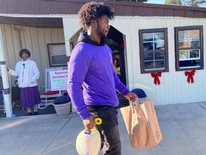 Helping Hands Mission feeds 150 families | Local News | newsargus.com