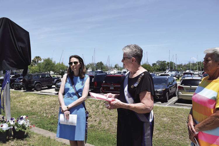 Spirit of 1812 Award presented to Honorary Vice President National Gwen ...