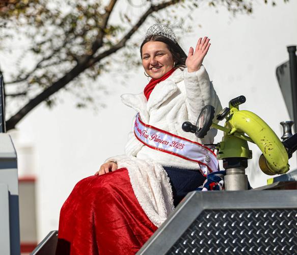 Veterans Day parade celebrates American heroes | Local News | newsargus.com