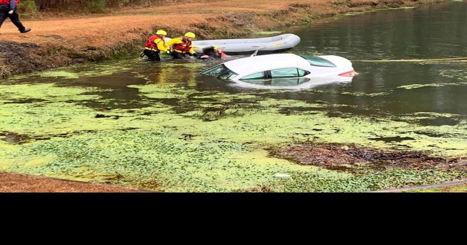 Man rescued after car crashes into pond | Local News | newsargus.com