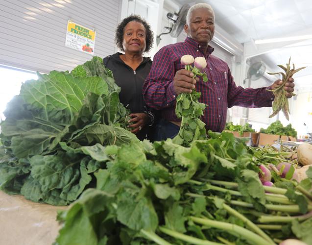 Farmers market open Friday, Saturday prior to season closing | Local ...