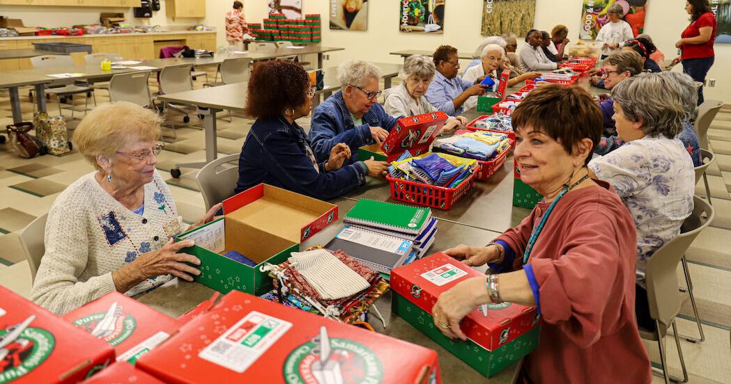 Operation Christmas Child volunteers pack gift boxes | Local News ...
