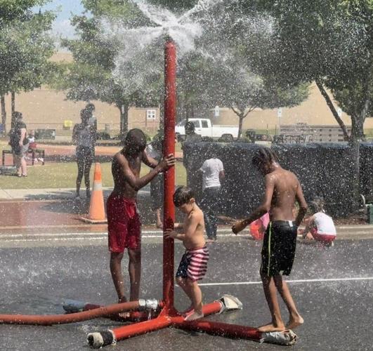 Sprinkler Fun Days return to downtown | Local News | newsargus.com