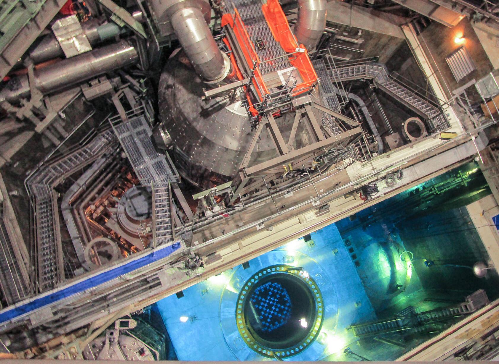 Inside the Nuclear Reactor Dome During a Field Trip to Arizona | Bottom ...
