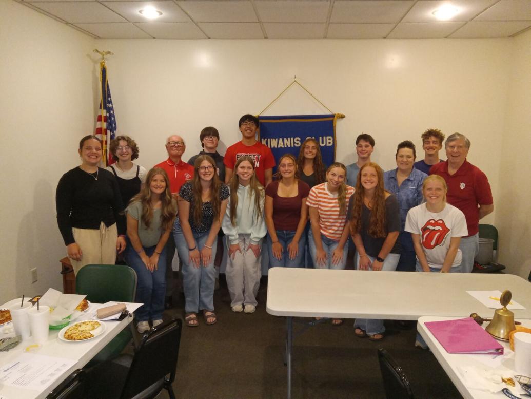 Top seniors visit Kiwanis meeting | News | newsexaminer.com
