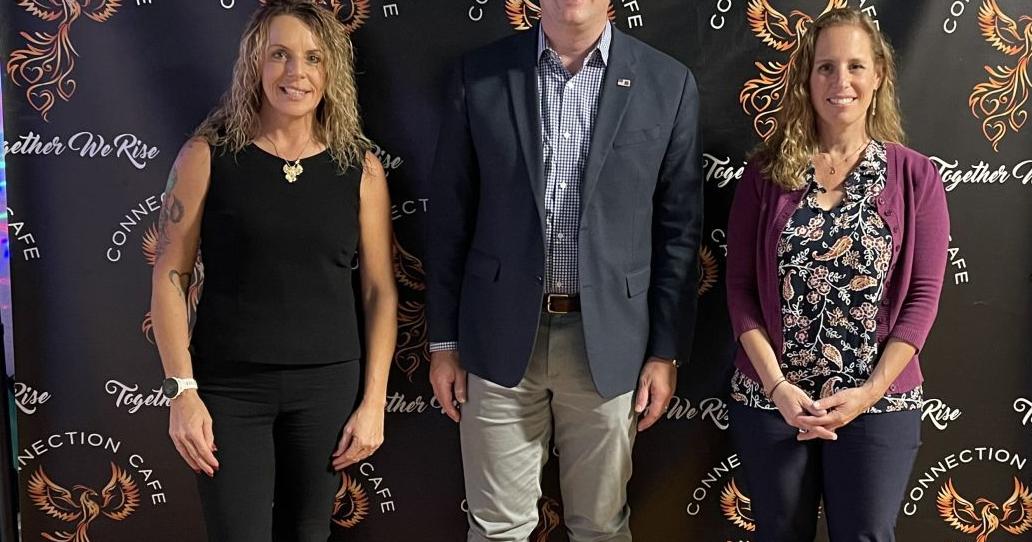 Huntsinger visits Connersville, Connection Café | News | newsexaminer.com
