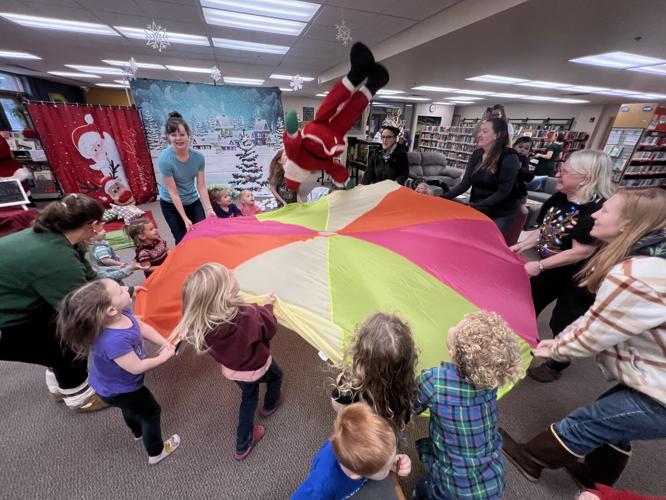 Grumpy Santa play delights children in Healy | Kris Capps | newsminer.com