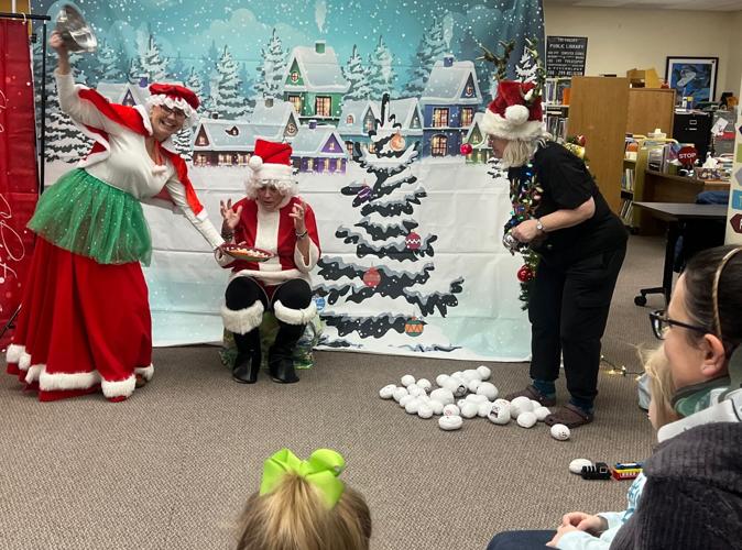 Grumpy Santa play delights children in Healy | Kris Capps | newsminer.com
