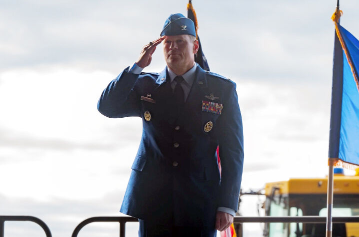 354th Fighter Wing gets new commander | Military | newsminer.com