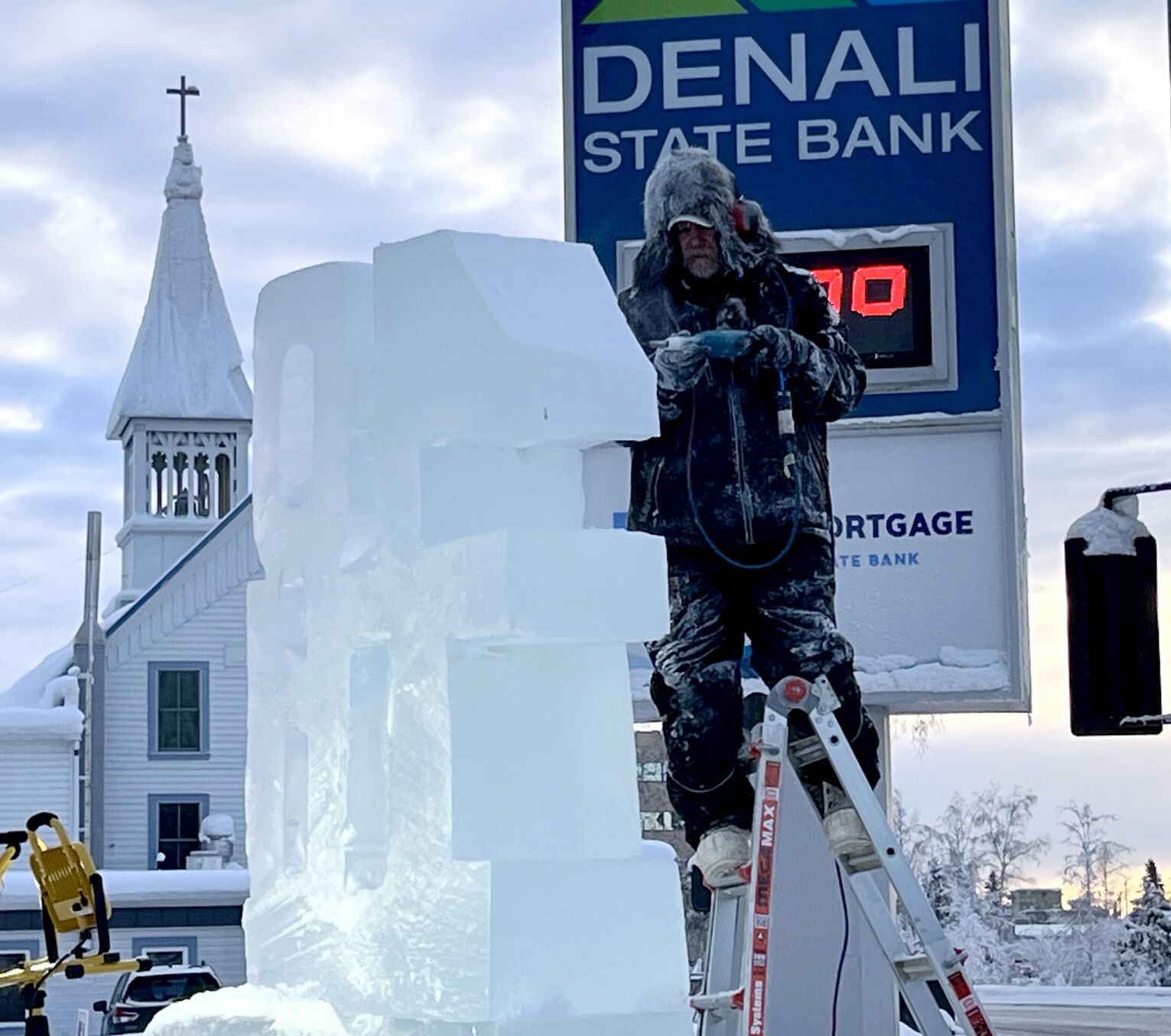 Ice carving Steve Dean | | newsminer.com