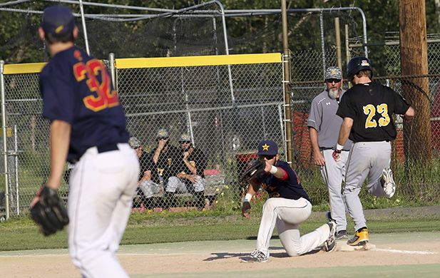 Goldpanners drop fourth straight, fall to Bucs | Baseball | newsminer.com