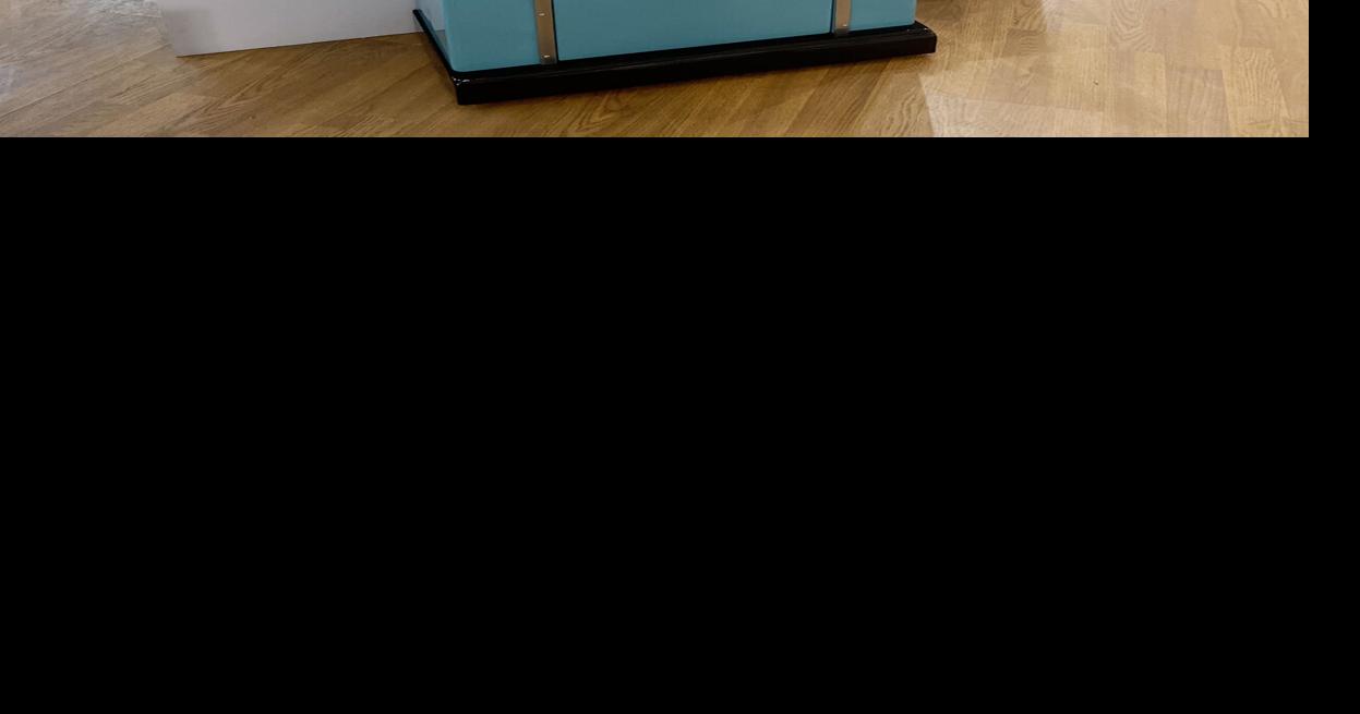 Automated art machine makes its way north. Meet the Art-o-mat ...