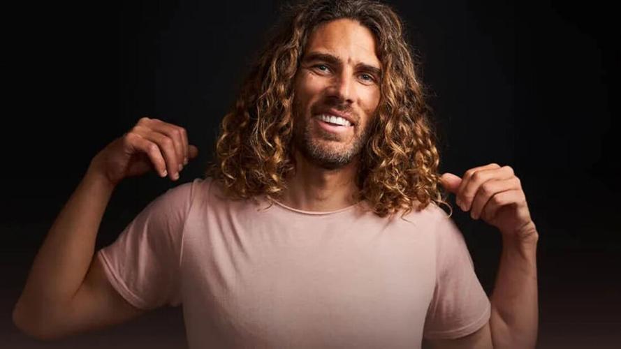 Comedian Lachlan Patterson returns to Fairbanks for four intimate shows ...