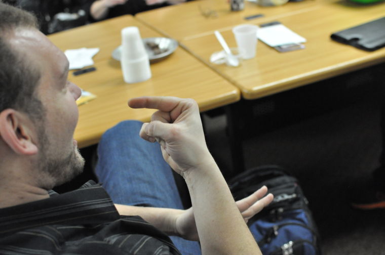 Access Alaska hosts weekly lunch for deaf residents | Local News ...