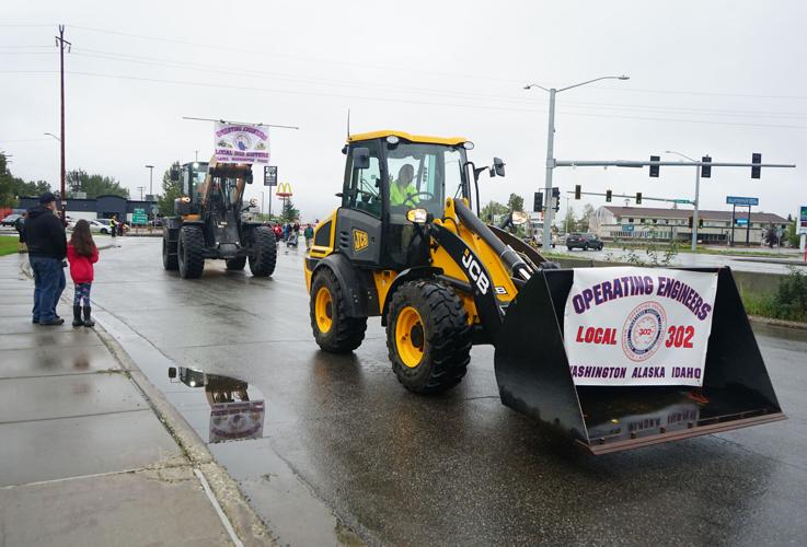 Rainy weather doesn't dampen Labor Day parade | Local News | newsminer.com