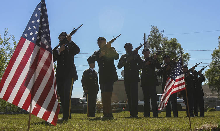 Fairbanks honors the fallen on Memorial Day | Alaska News | newsminer.com