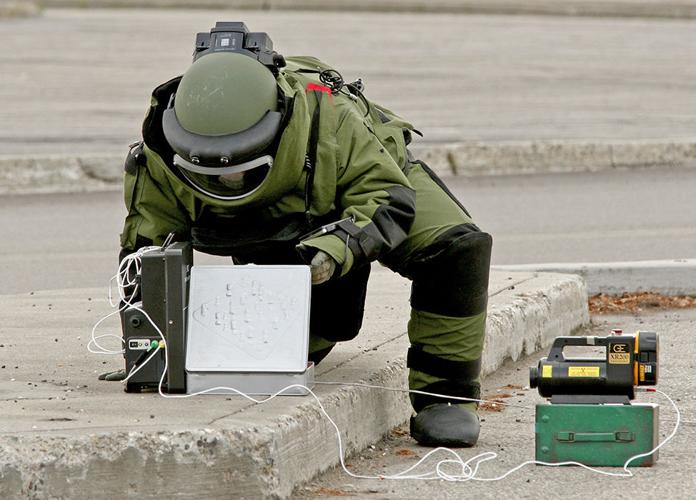 Bomb squad called out for suspicious item near Fairbanks bank | Local ...